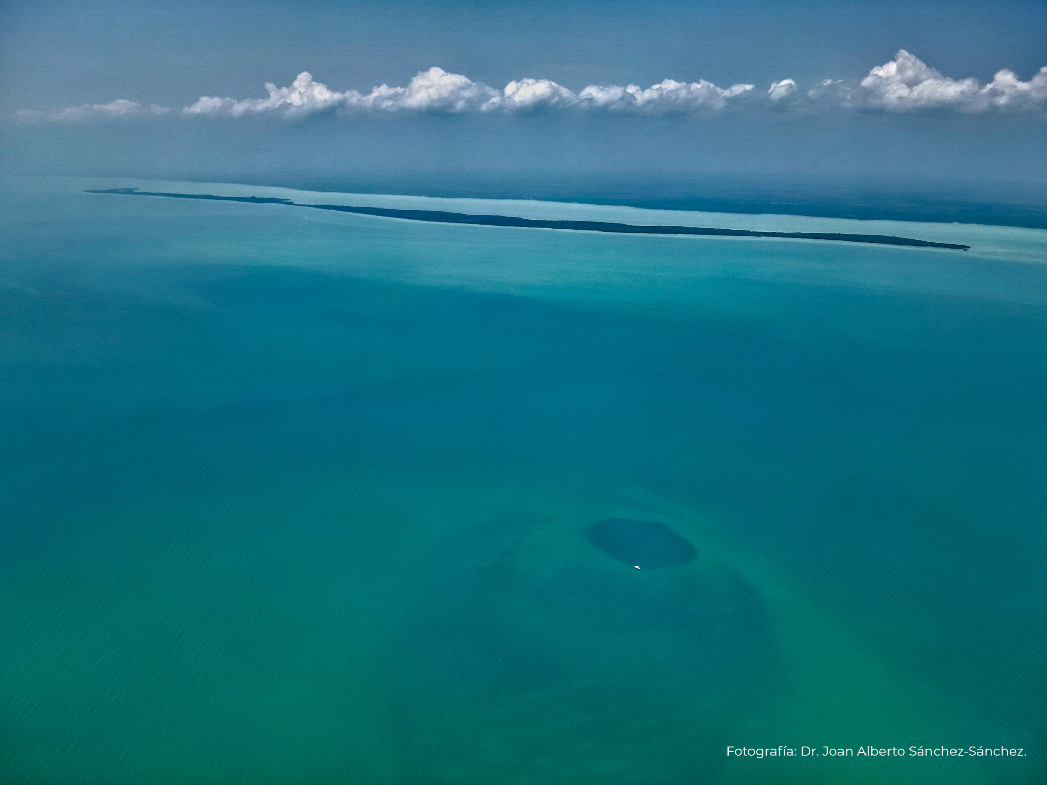 Agujero azul de Taam ja’ en la bahía de Chetumal, México, es el más ...